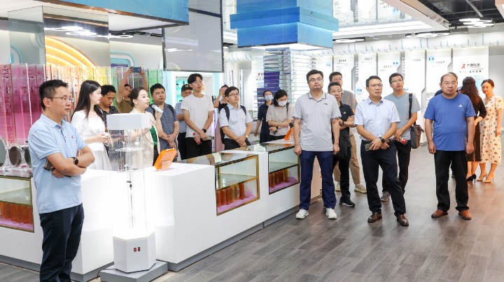 国科大校长哽咽回忆“中国龙芯之母”黄令仪，寄语学生：能以老一辈科学家为榜样